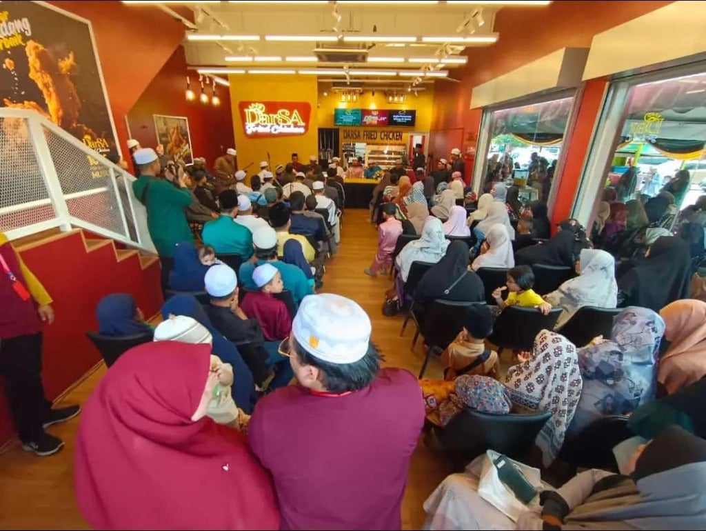 【本地快餐店来势汹汹！】大马全新『炸鸡店DFC』开张，第一天就人潮爆满！ - NOODOU