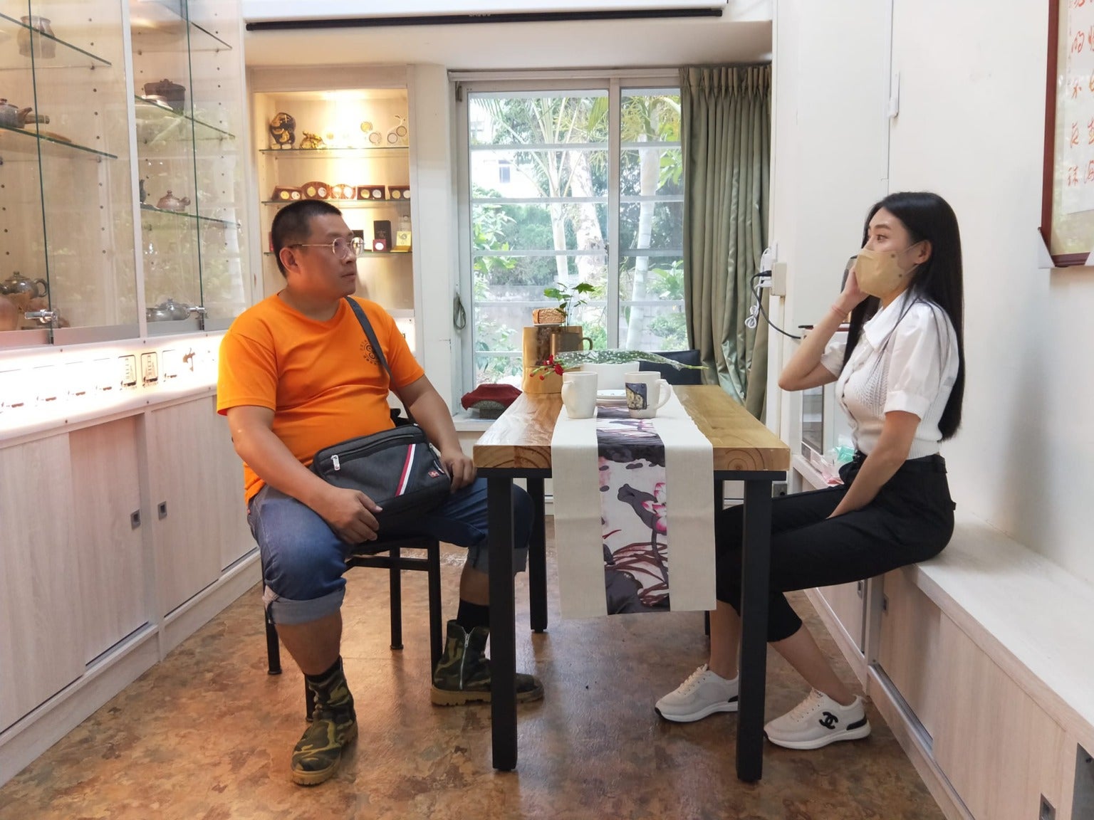 【远在天边，近在眼前！】兄妹失散30年终于重逢，原来就在隔壁镇！网民狂赞：妹妹颜值很高！（内附影片） - NOODOU