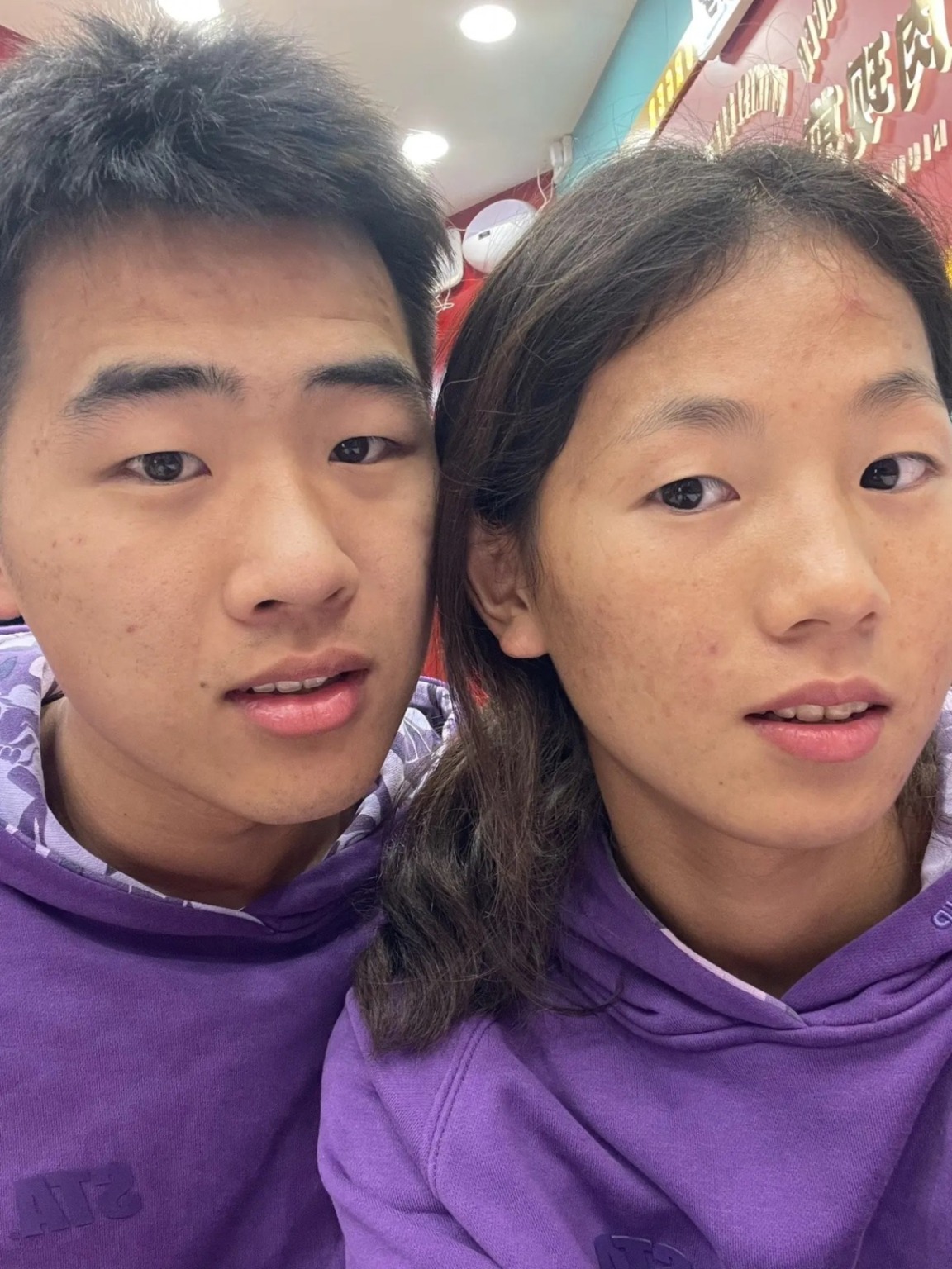 【夫妻相200%！】情侣长得太像『酷似失散的兄妹』，他们去做DNA检验给网民看！（内附影片） - NOODOU