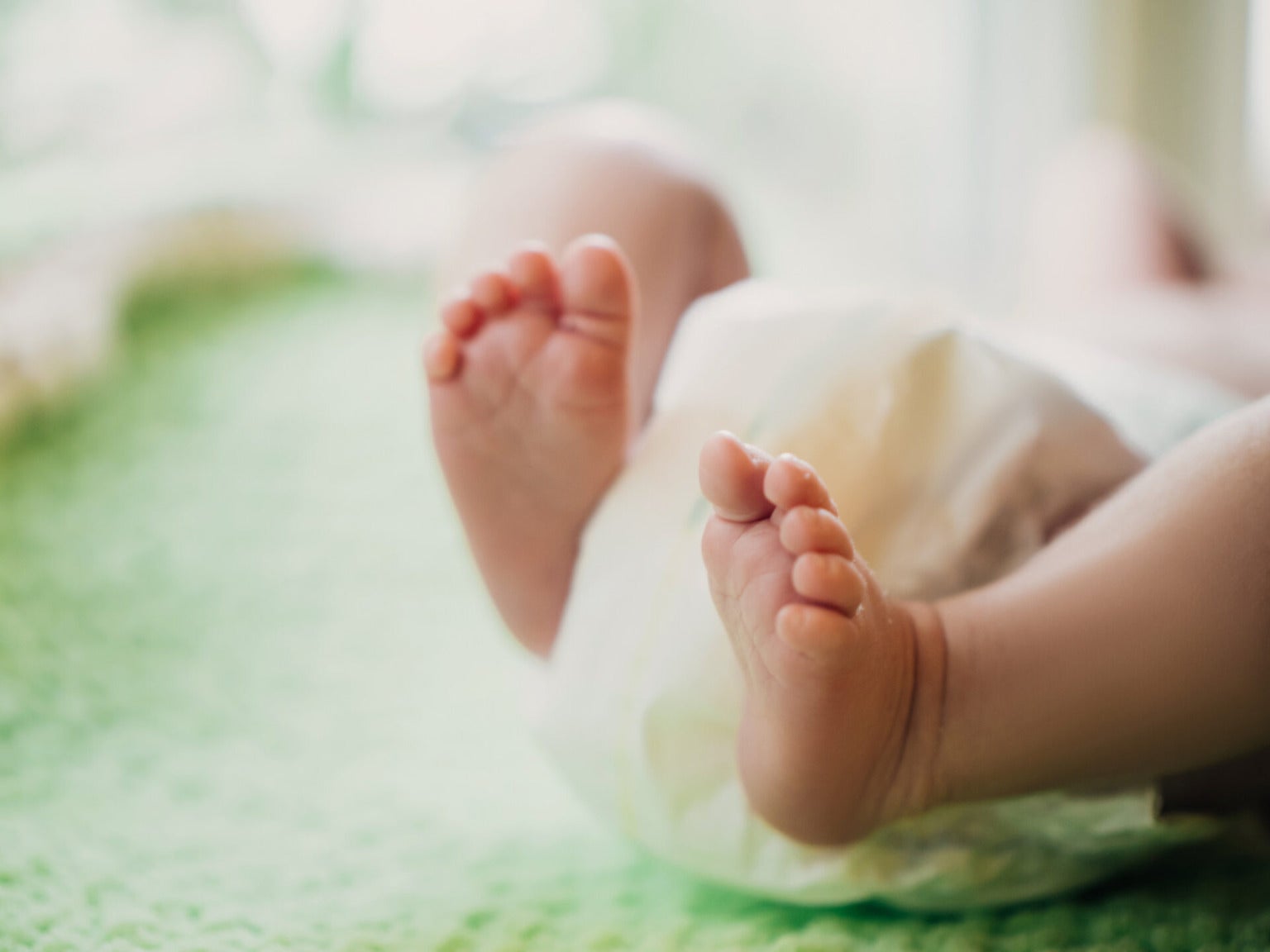 【她还是个孩子，却已成为5孩妈！】12岁就怀孕，大马女子19岁生下第五胎！医生都看不下去！ - NOODOU