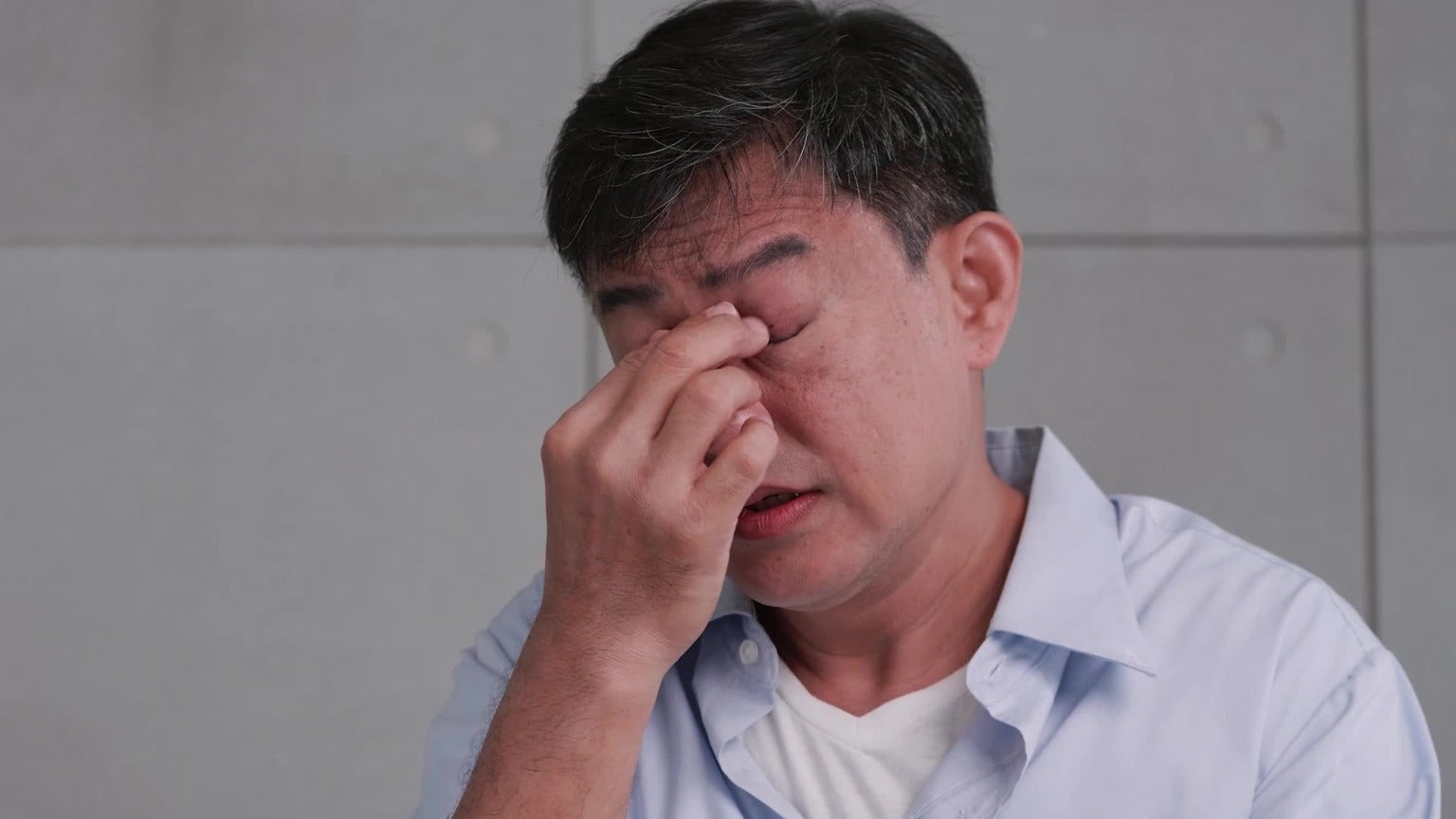 【越穷越见鬼！】保费从RM652涨到RM1800，大马单亲Uncle癌症复发苦喊：“活不下去了！” - NOODOU