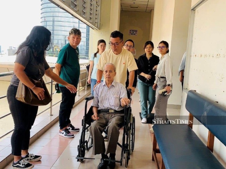 71岁Uncle Khoo护狗受伤报警，反被MBPJ告阻碍执法闹上庭！（内附影片） - NOODOU